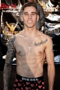 Mitchell Wiles | OSOBNOSTI.CZ