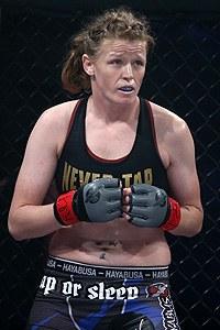 Tonya Evinger | OSOBNOSTI.CZ