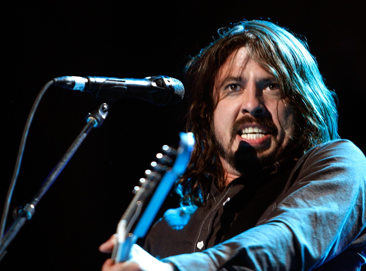 Scéna jako z hororu: David Grohl se málem zabil na koncertu | OSOBNOSTI.CZ